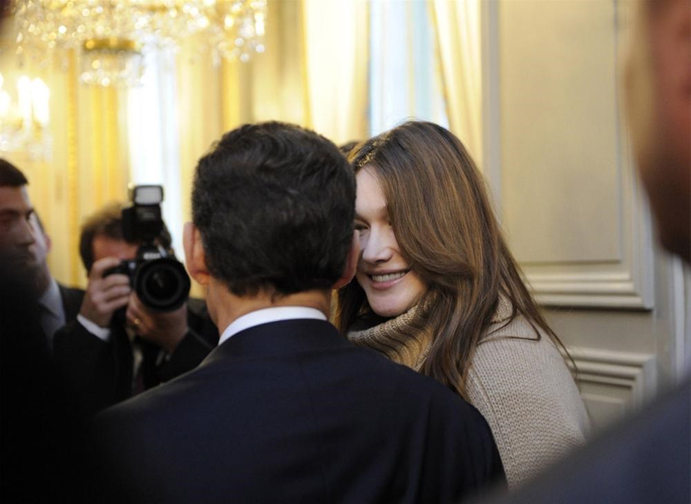 Carla Bruni iki ay sonra göründü - Son Dakika Yaşam Haberleri | NTV Haber