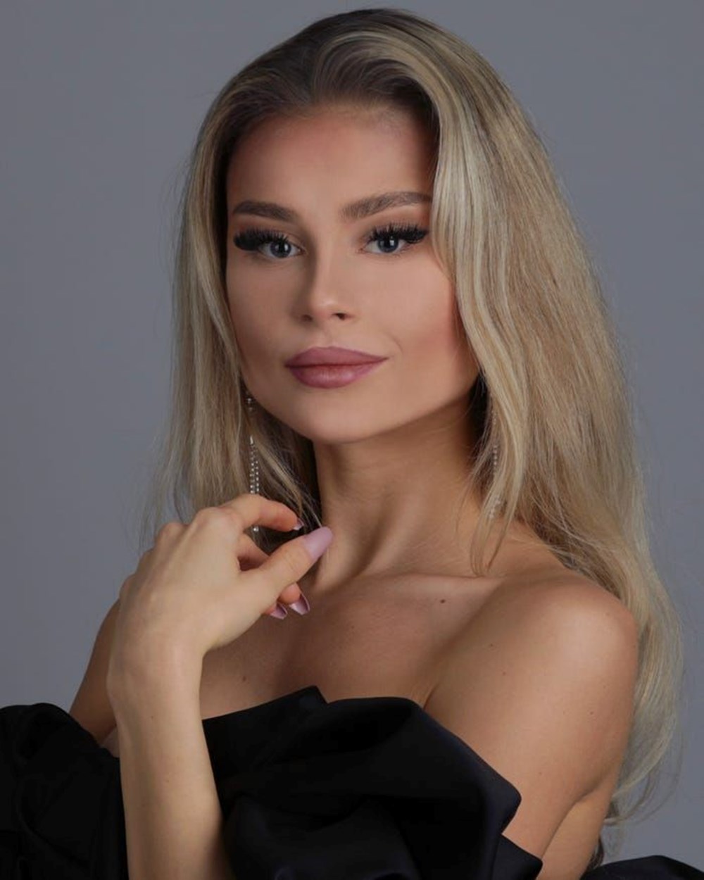 Miss Universe 2021 için geri sayım: Cemrenaz Turhan Türkiye'yi temsil ...
