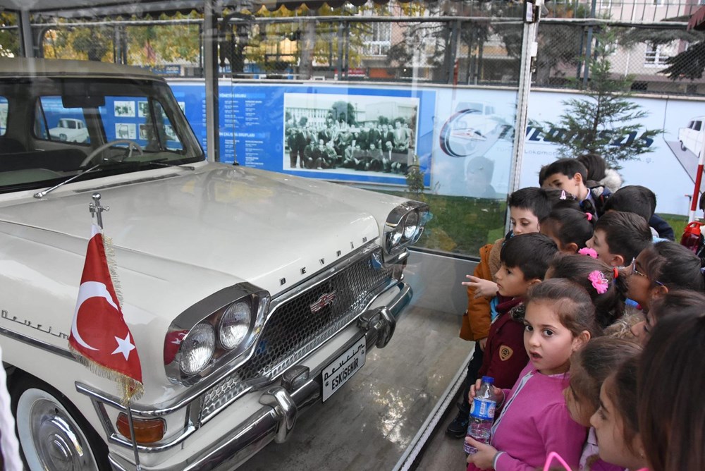 Türkiye'nin ilk yerli otomobili: Devrim (Tülomsaş Müzesi Devrim Arabası)
