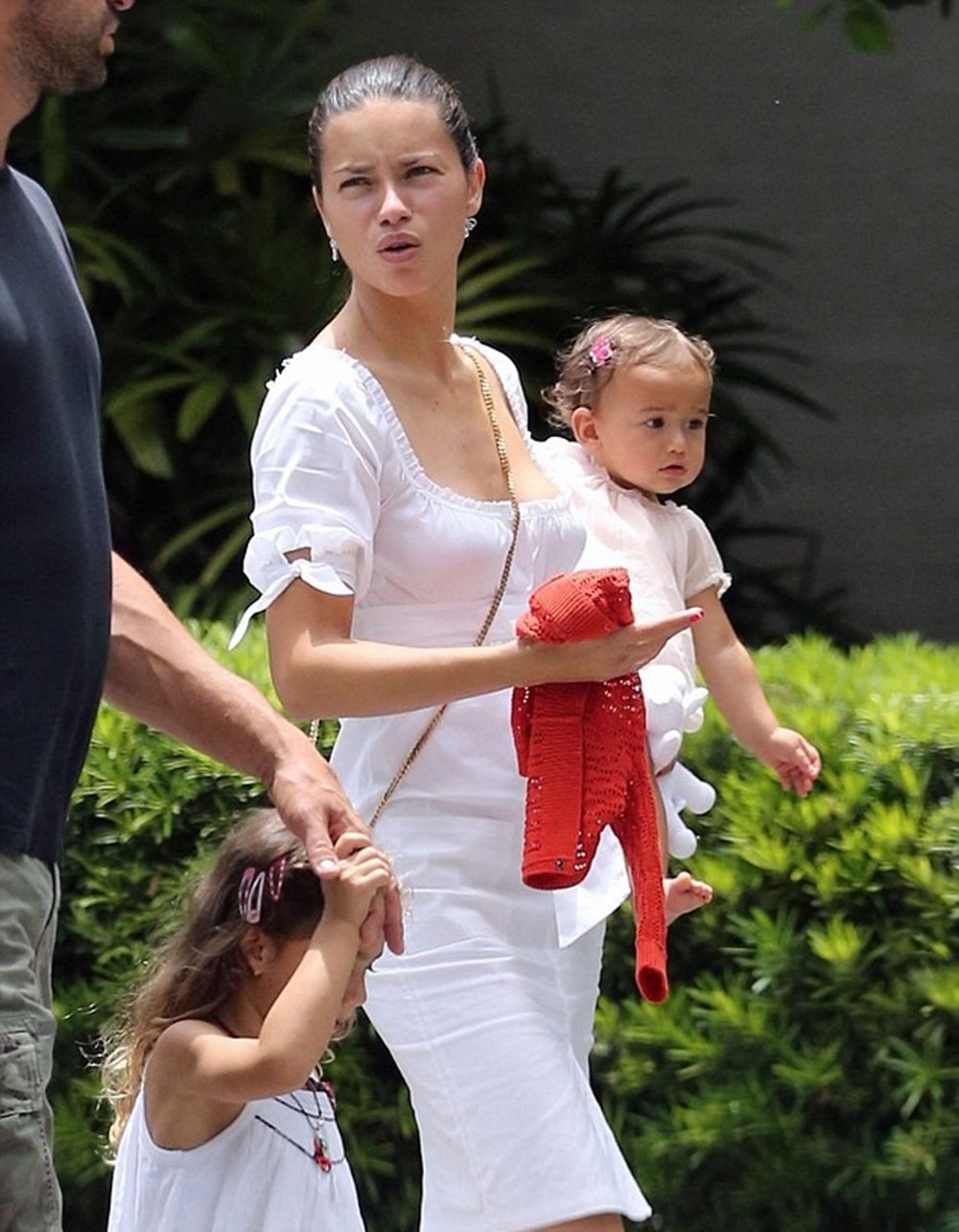 Adriana Lima Sevgilisi Joe Thomas Tan Ayrıldı Son Dakika Yaşam