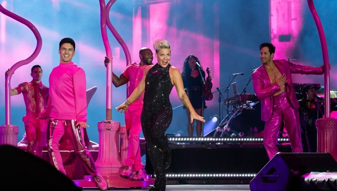 ABD'li şarkıcı Pink'ten Avustralya'daki yangınlarla mücadele için 500 ...