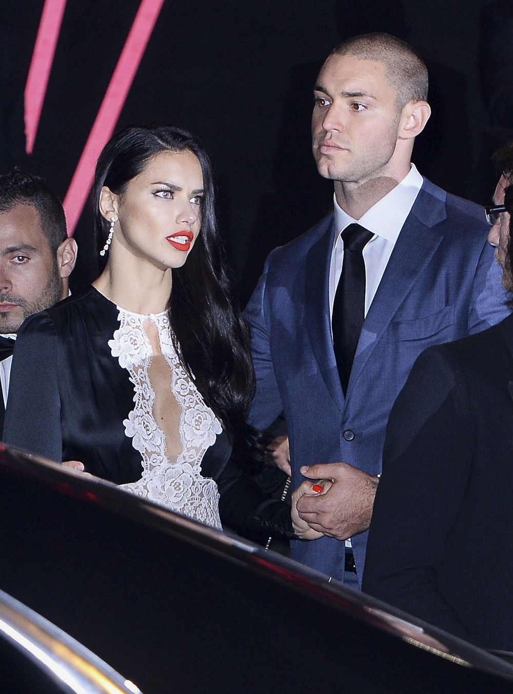 Adriana Lima Sevgilisi Joe Thomas Ile Kırmızı Halıda Son Dakika Yaşam