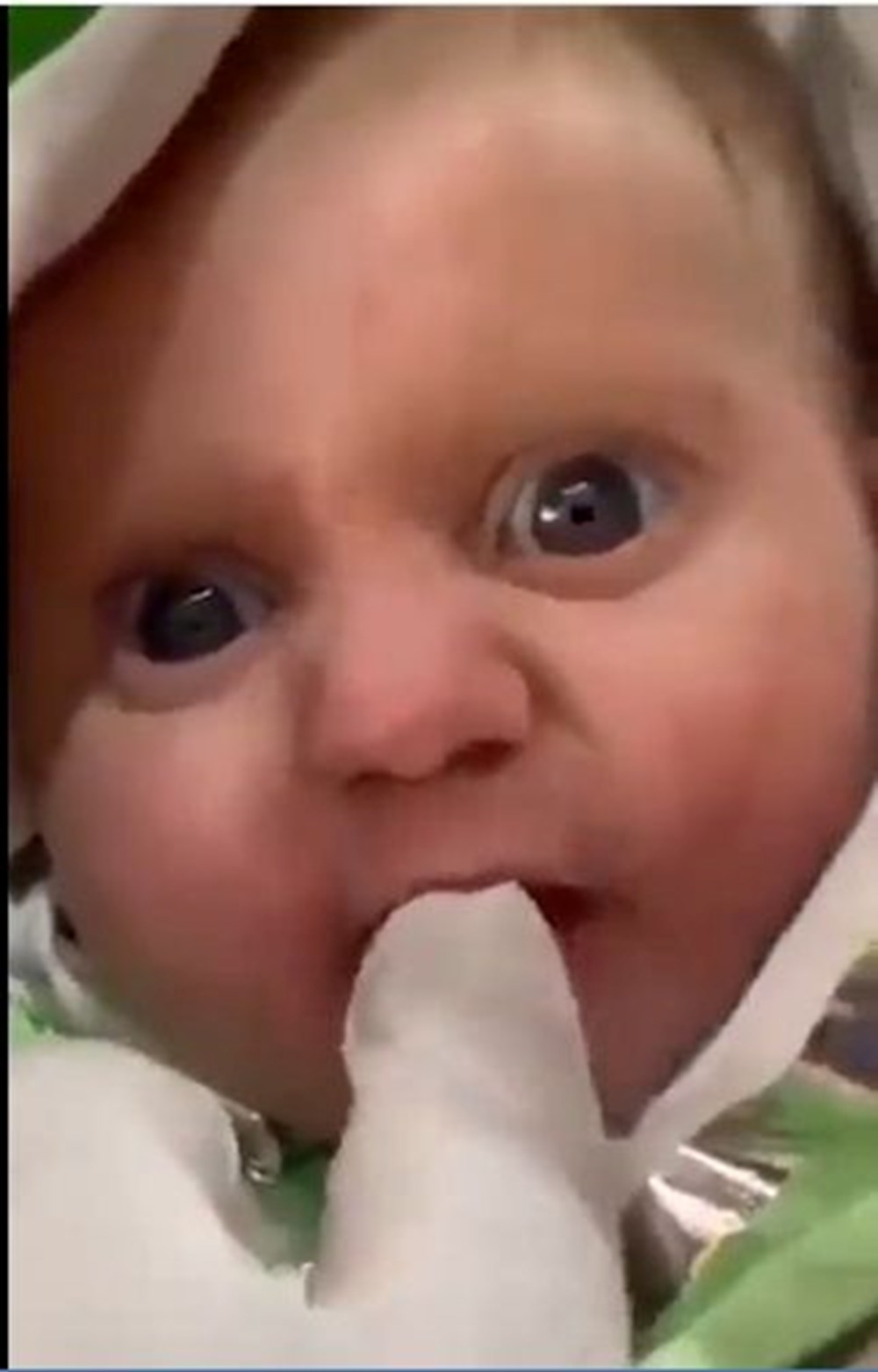 Enkazdan 128 saat sonra çıkarılan Vatin bebek felçli annesiyle hayata ...