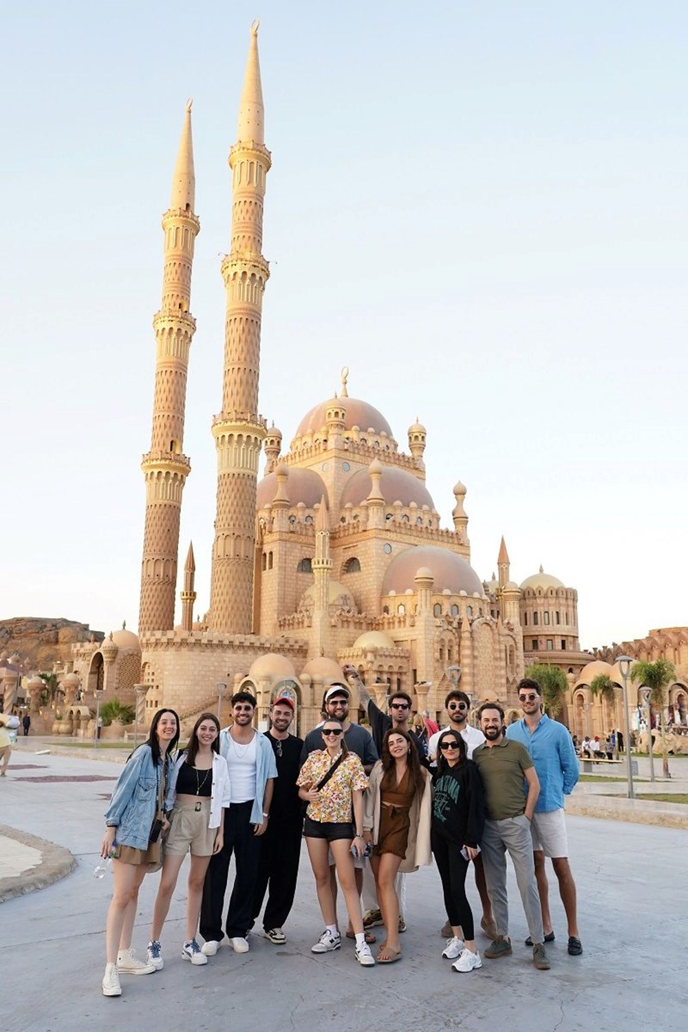 Cemre Baysel, Gökhan Alkan, Gizem Karaca, Serkay Tütüncü, Mehmet Aykaç ...