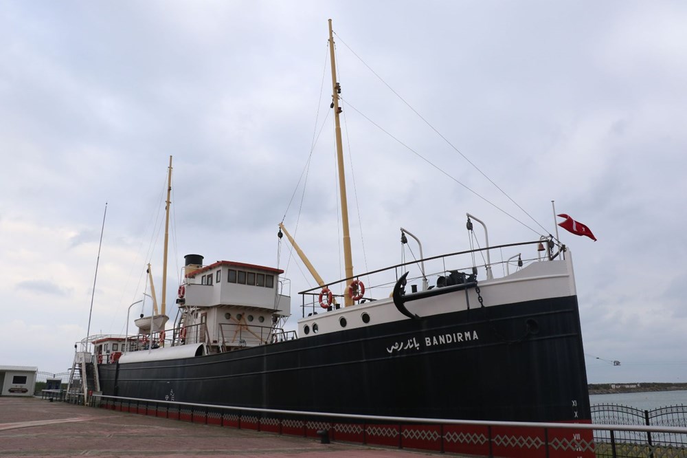 Bandırma Müze Gemisi'nde en çok ilgi Atatürk'ün asırlık beylik tabancasına