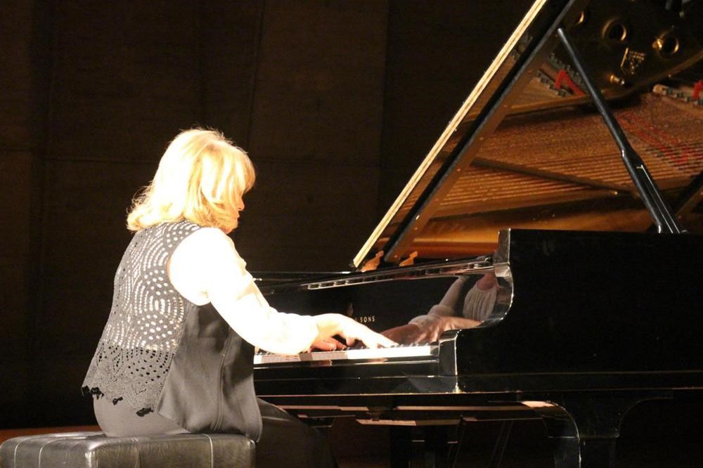 İdil Biret'ten UNESCO'da piyano resitali