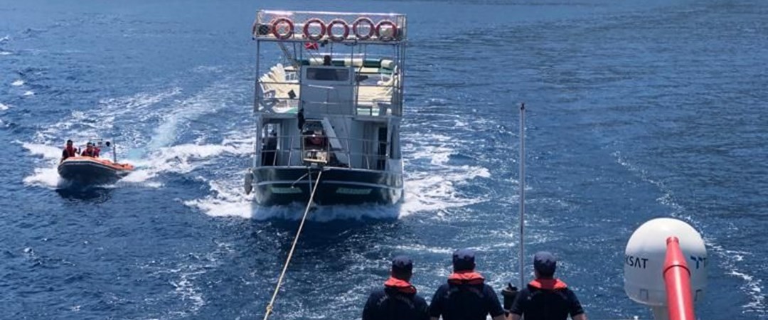 Su alan tur teknesindekileri Sahil Güvenlik kurtardı - Son Dakika ...
