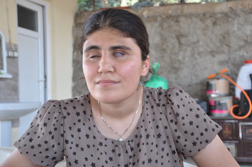 Görme engelli Nazalin'in öyküsü: İlkokul mezunu annesi sınava hazırladı ...