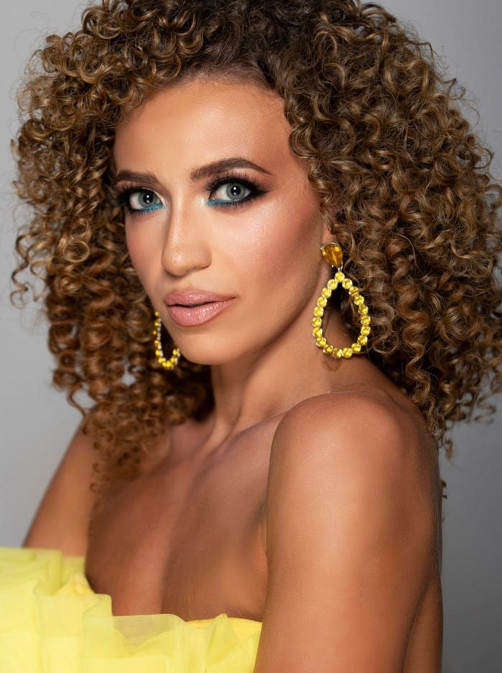 Miss Universe 2021 için geri sayım: Cemrenaz Turhan Türkiye'yi temsil ...