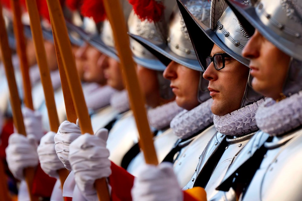 Dünyanın en eski ve en küçük muhafız birliği: 500 yıldır Papa'yı ...