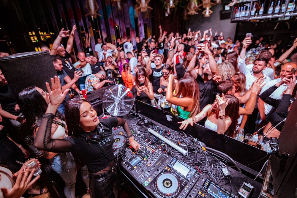 Dj Olga Korolova Konser Için Geldiği Antalyada Klip çekti