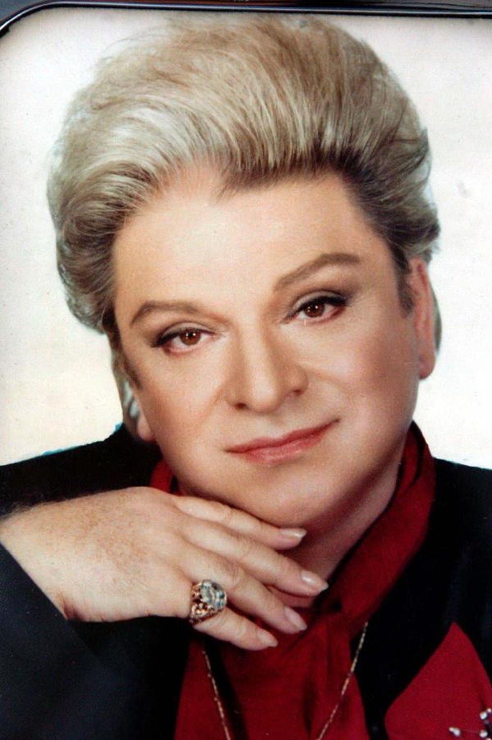 Sanat güneşi Zeki Müren, ölümünün 20'inci yılında anılıyor - Son Dakika ...