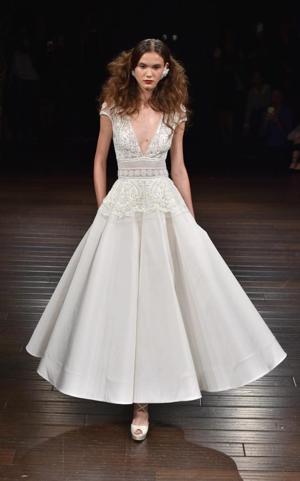 Gelinlik Moda Haftası'ndan yeni gelinlik trendleri - Son Dakika Yaşam ...