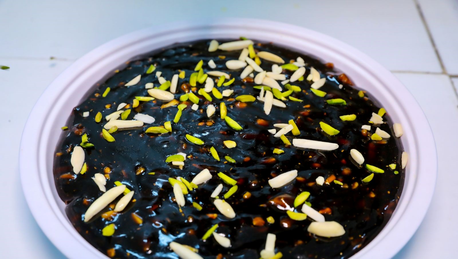 Baharatıyla meşhur tatlı: Umman Helvası | N-Life