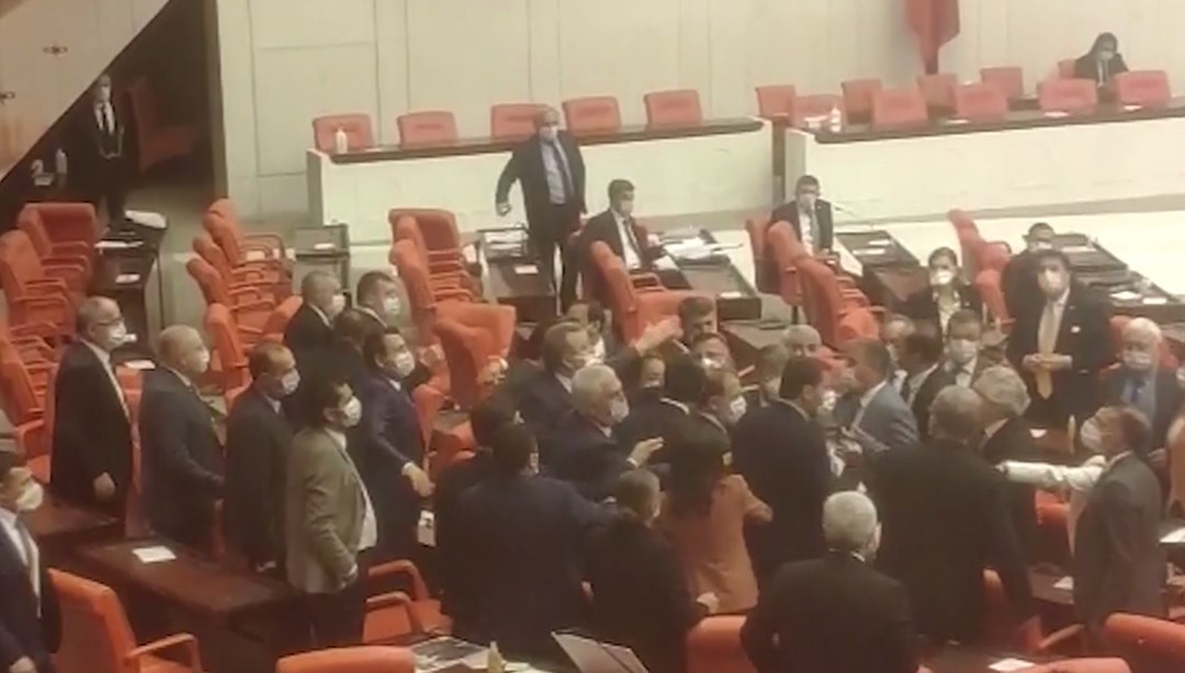 Meclis'te yumruklu kavga - Son Dakika Türkiye Haberleri | NTV Haber