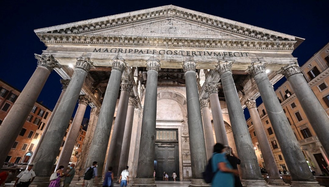 Roma'daki tarihi Pantheon Bazilikası için turistlerden giriş ücreti ...