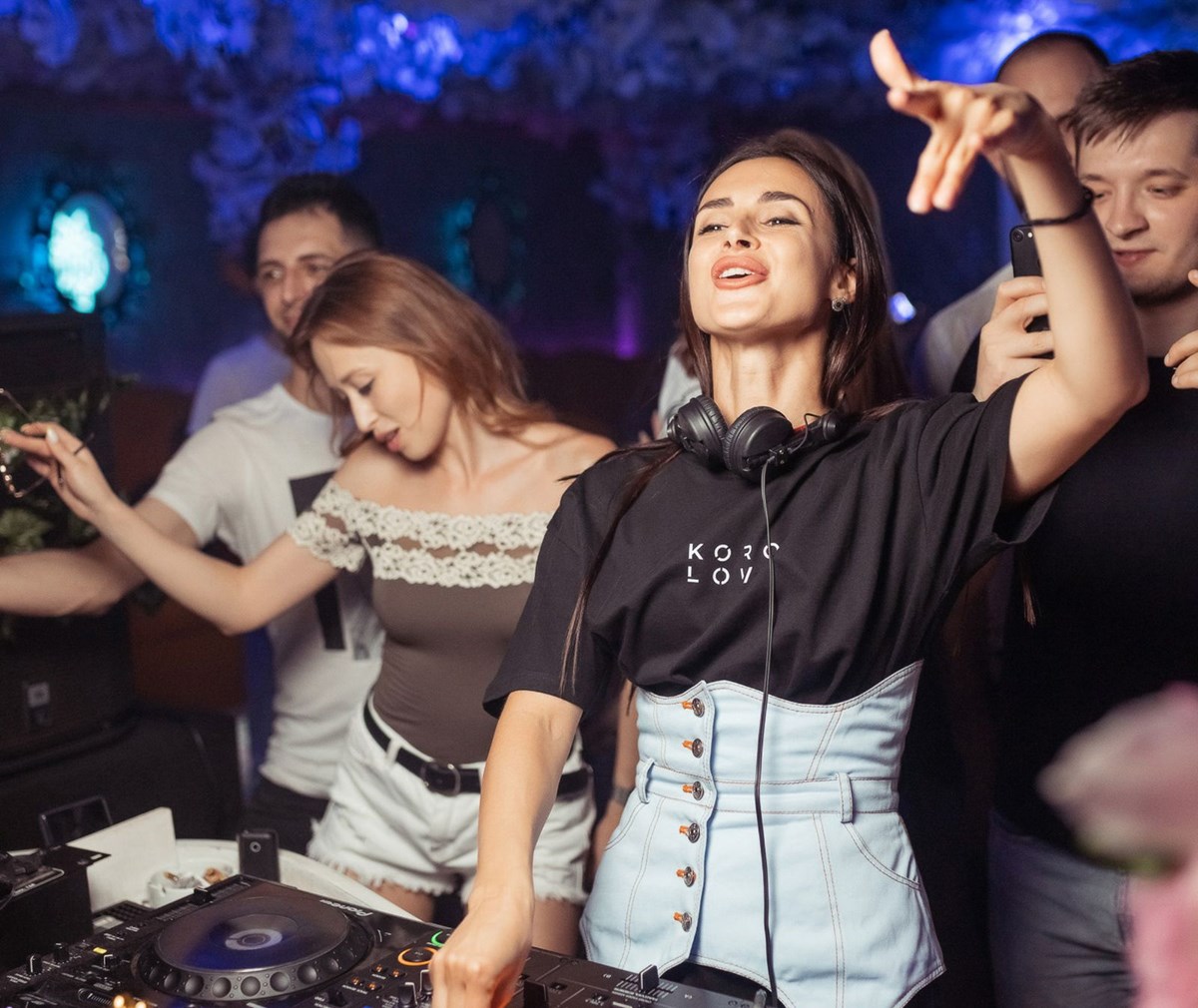 Dj Olga Korolova Konser Için Geldiği Antalyada Klip çekti Private Knightonline Servers
