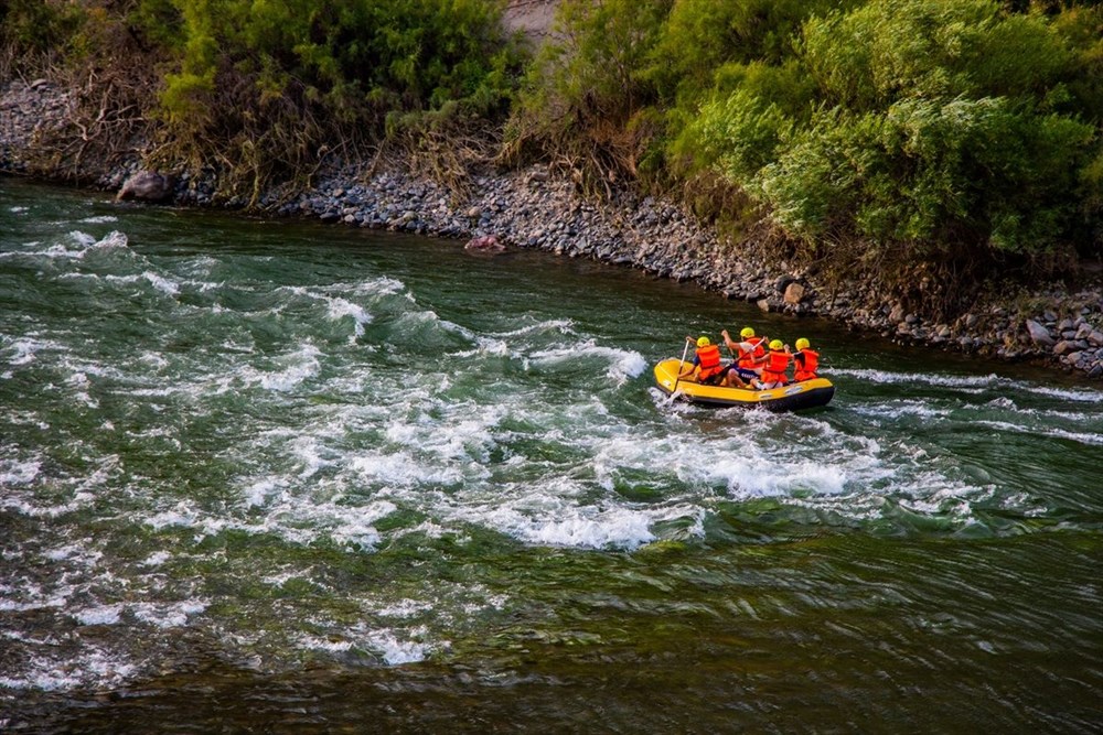 Elazığ'da Murat Nehri'nde rafting heyecanı