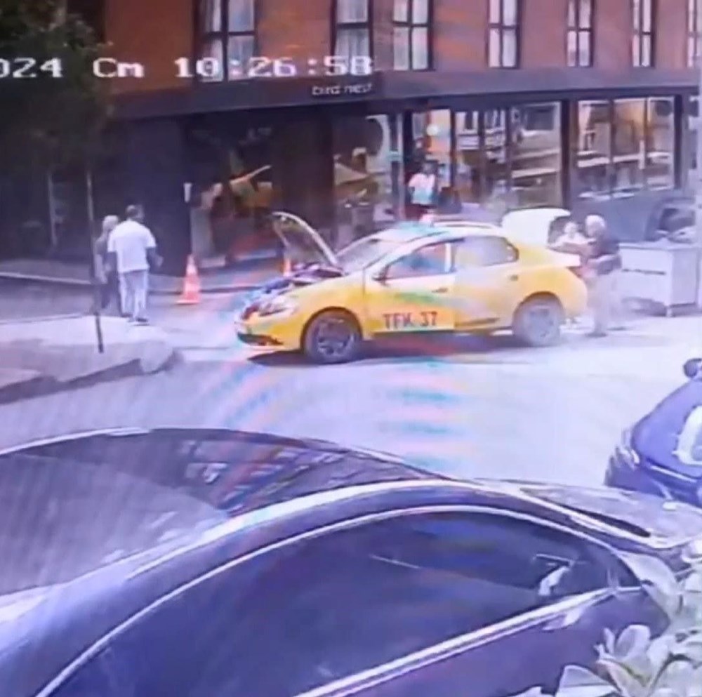 İstanbul’da takside yangın: Yolcu son anda indi - Son Dakika Türkiye ...