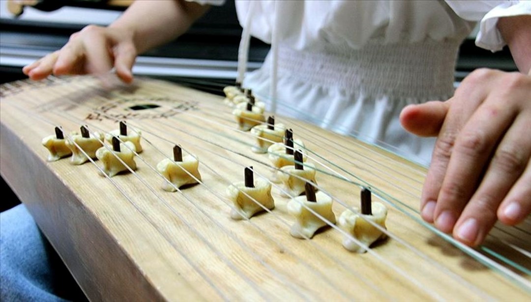 Kırgızlarda yeniden ilgi uyandıran tarihi telli çalgı: Jetigen | N-Life