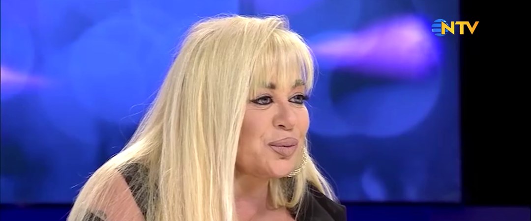 Bir Hülya Avşar Sohbeti (Hülya Avşar'ın konuğu Zerrin Özer)