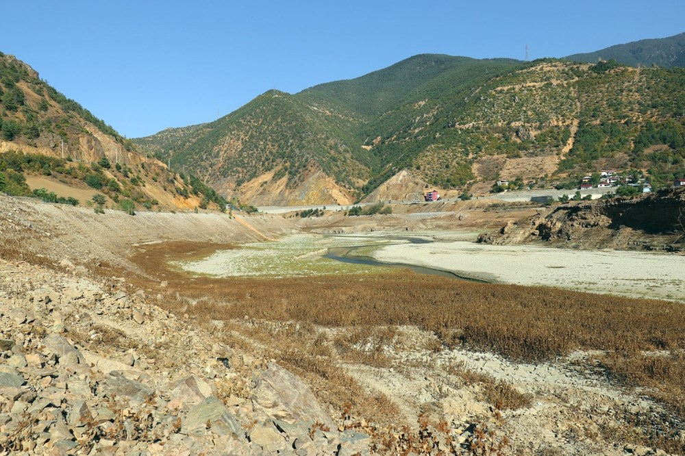 Torul Barajı'nda su seviyesi 40 metre çekildi - Son Dakika Türkiye ...
