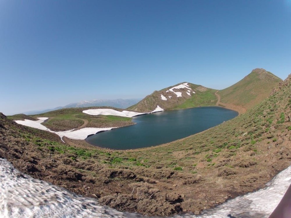 Bingöllü dağcılardan, Gerindal Krater Gölü'ne keşif yürüyüşü