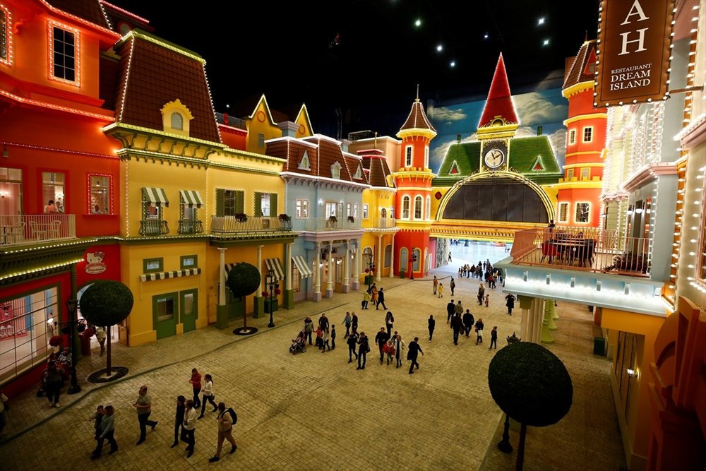 Rusya'nın Disneyland'i Hayal Adası Parkı kapılarını açtı | NTV Haber