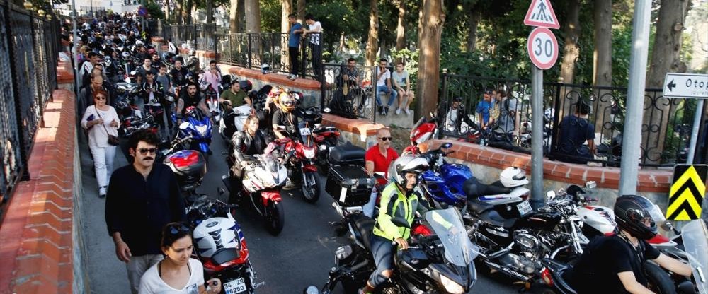 "Altın elbiseli adam" Barkın Bayoğlu son yolculuğuna uğurlandı - 1 | NTV