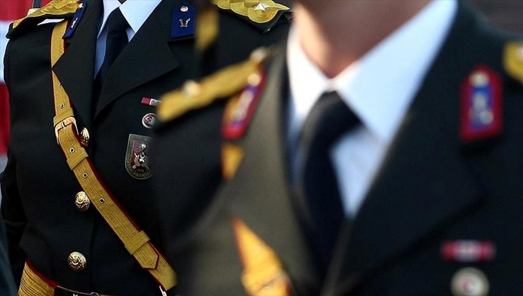 Askeri rütbelerin sıralaması merak konusu oldu (General, subay astsubay ...