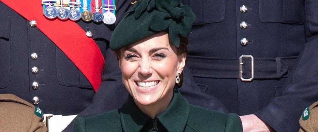 Kate Middleton’a Kraliçe Elizabeth’ten kraliyet nişanı - Son Dakika ...