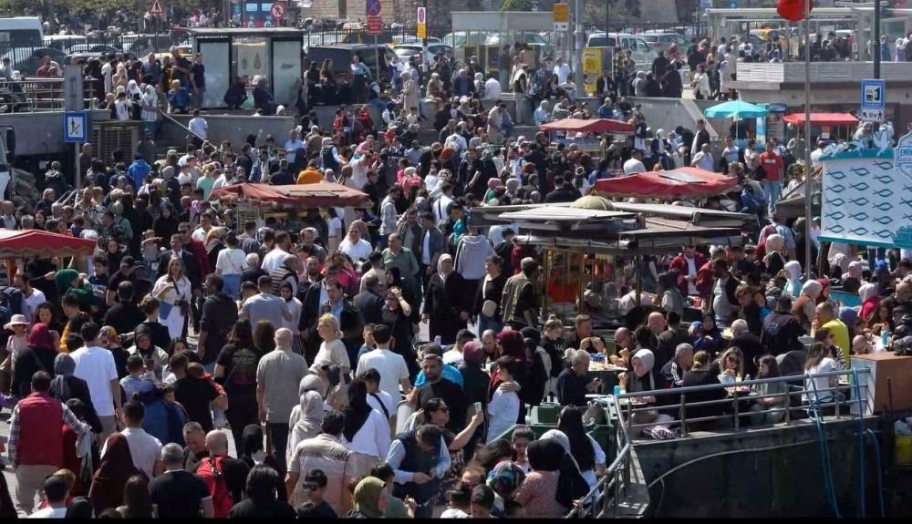 İstanbul’da bayram tatili kalabalığı: Tarihi yarımada bugün de yoğun ...