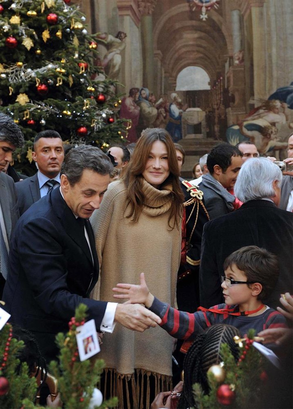 Carla Bruni iki ay sonra göründü - Son Dakika Yaşam Haberleri | NTV Haber