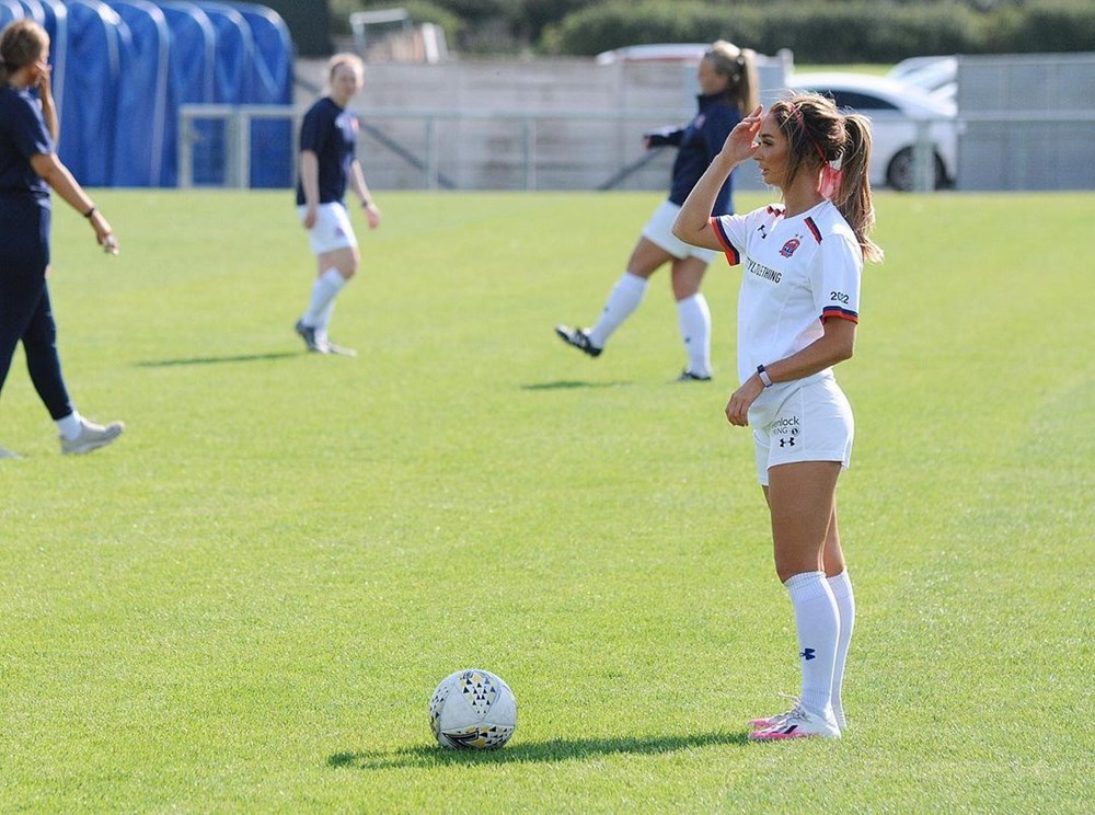 Futbolcu Laura Merrin son dönemin en popüler kadın sol bek oyuncusu ...