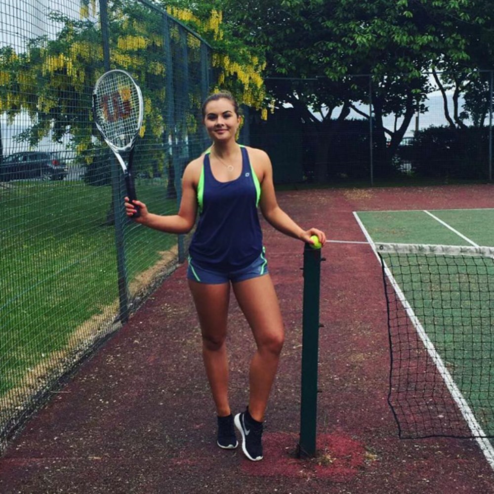 Manken Tiffany Brien'ın karnı bir gecede bu hale geldi - Son Dakika ...