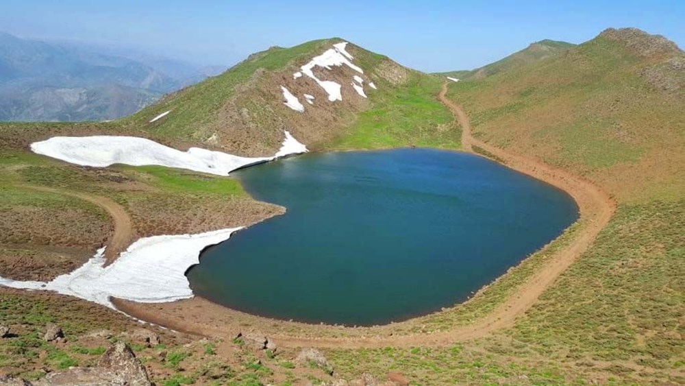 Bingöllü dağcılardan, Gerindal Krater Gölü'ne keşif yürüyüşü