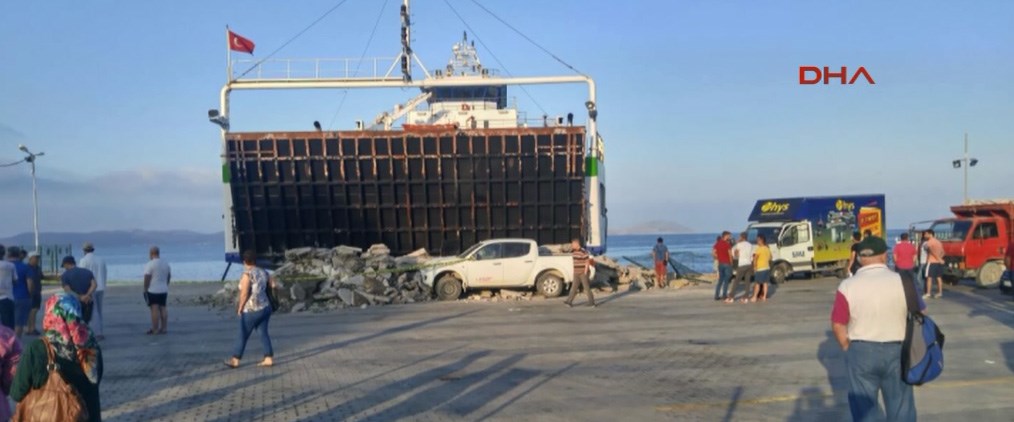 Arabalı vapur iskeleye çarptı - Son Dakika Türkiye Haberleri | NTV Haber