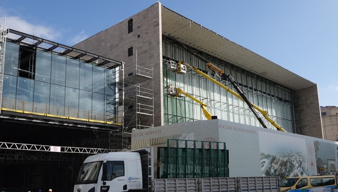 Taksim'deki Atatürk Kültür Merkezi'nde (AKM) son durum havadan görüntülendi